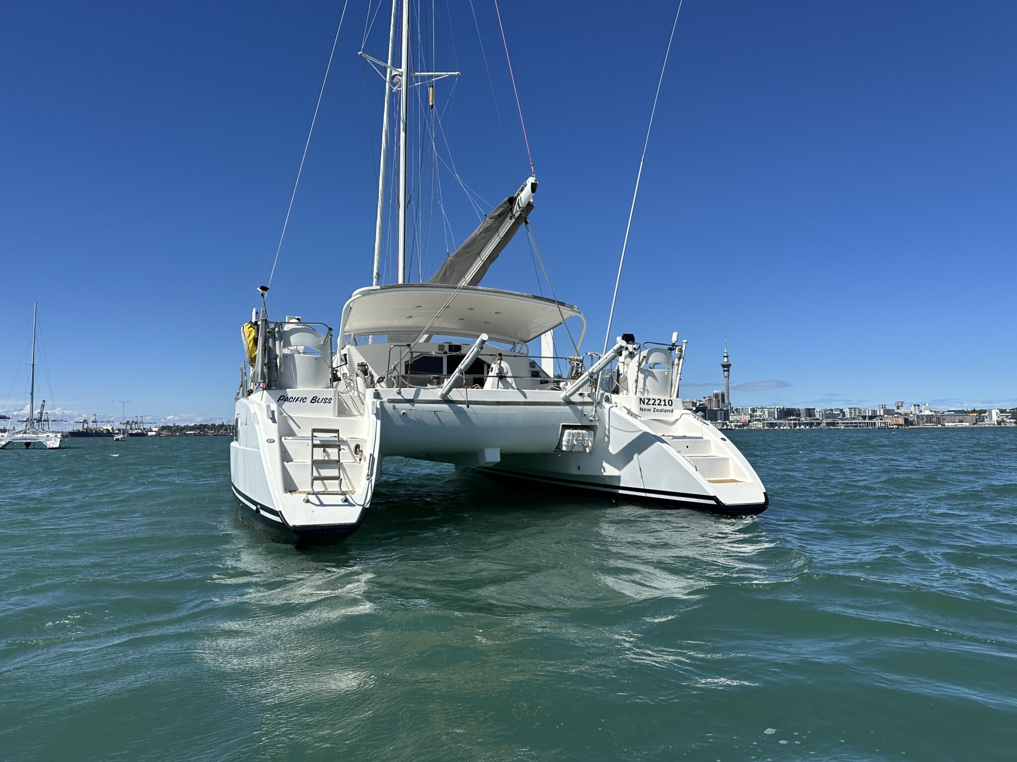 2000 Catana 431 - Pacific Bliss - The Yacht Sales Co.