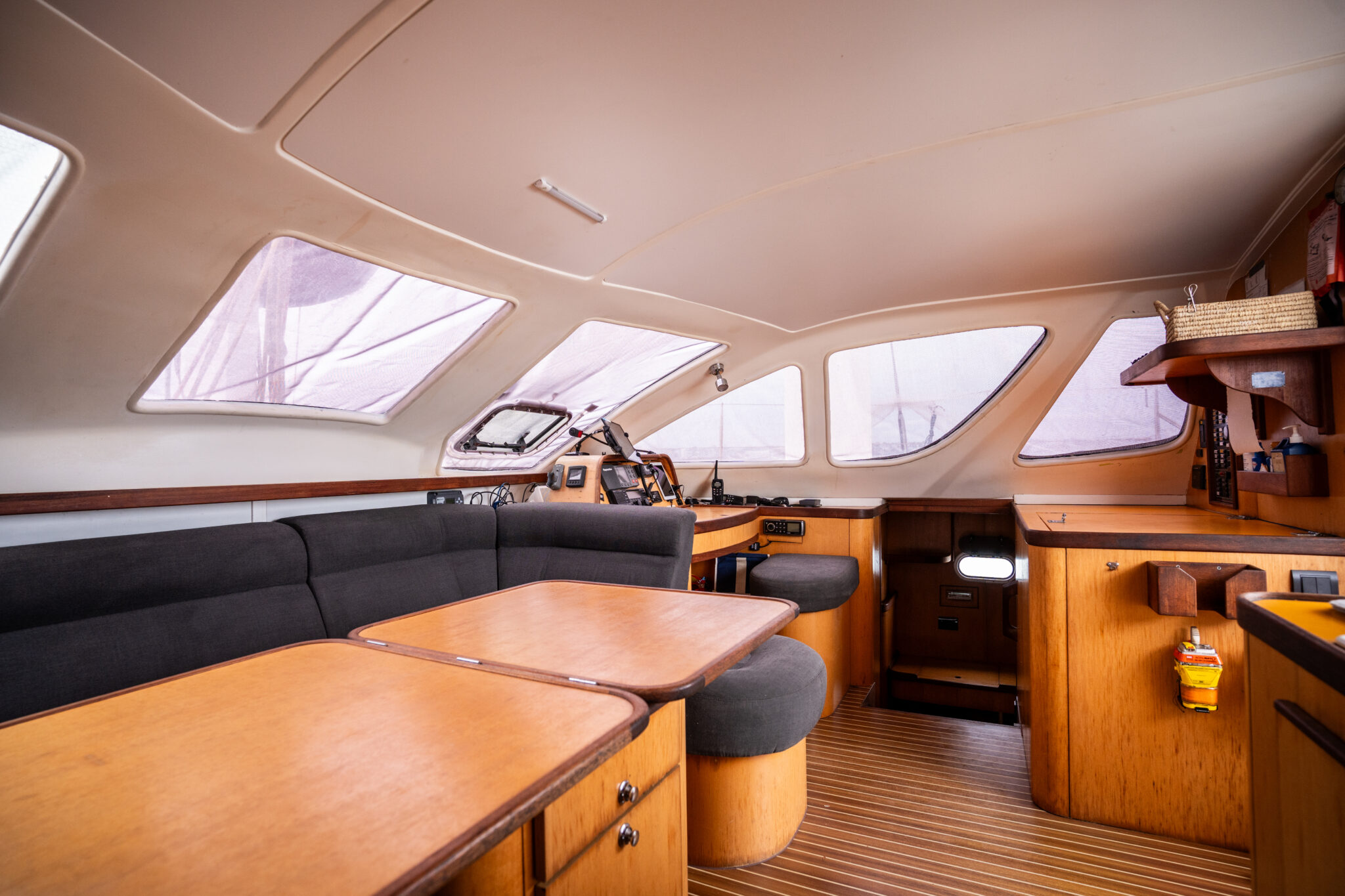 2000 Catana 431 - Pacific Bliss - The Yacht Sales Co.